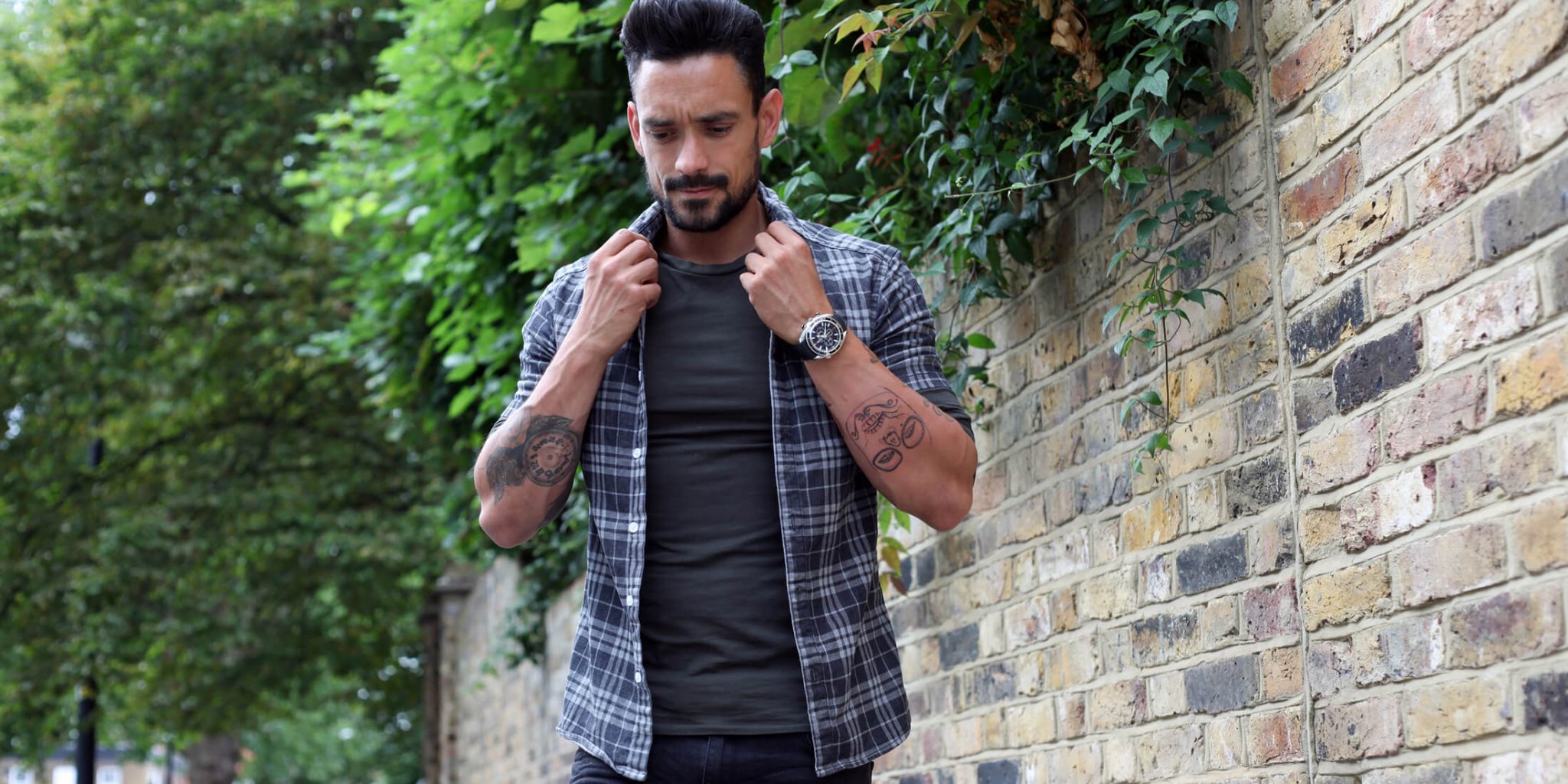 A Guide On How to Style the Checkered Shirt In Different Ways