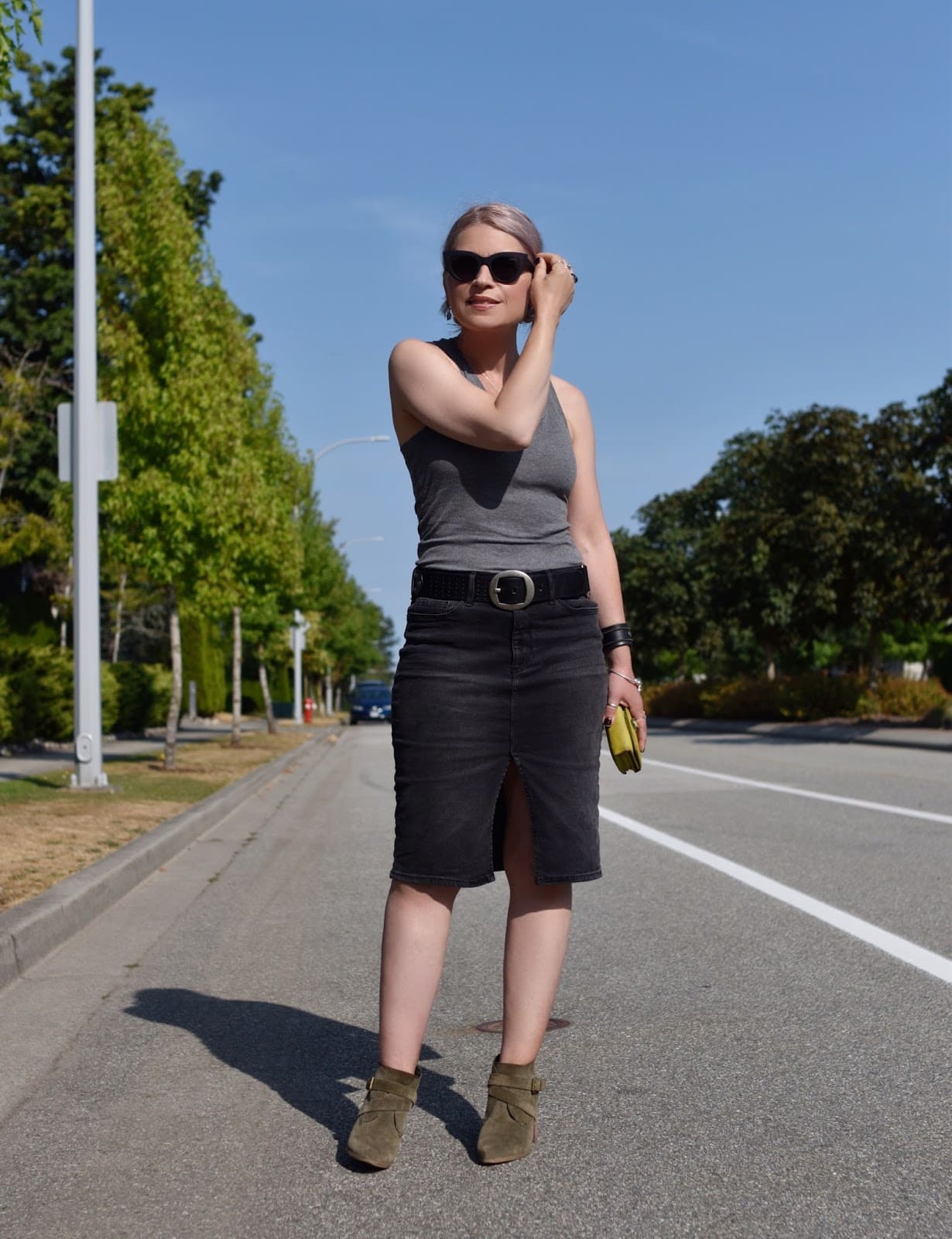 How to Wear Tank Top in Different Styles | Beyoung Blog